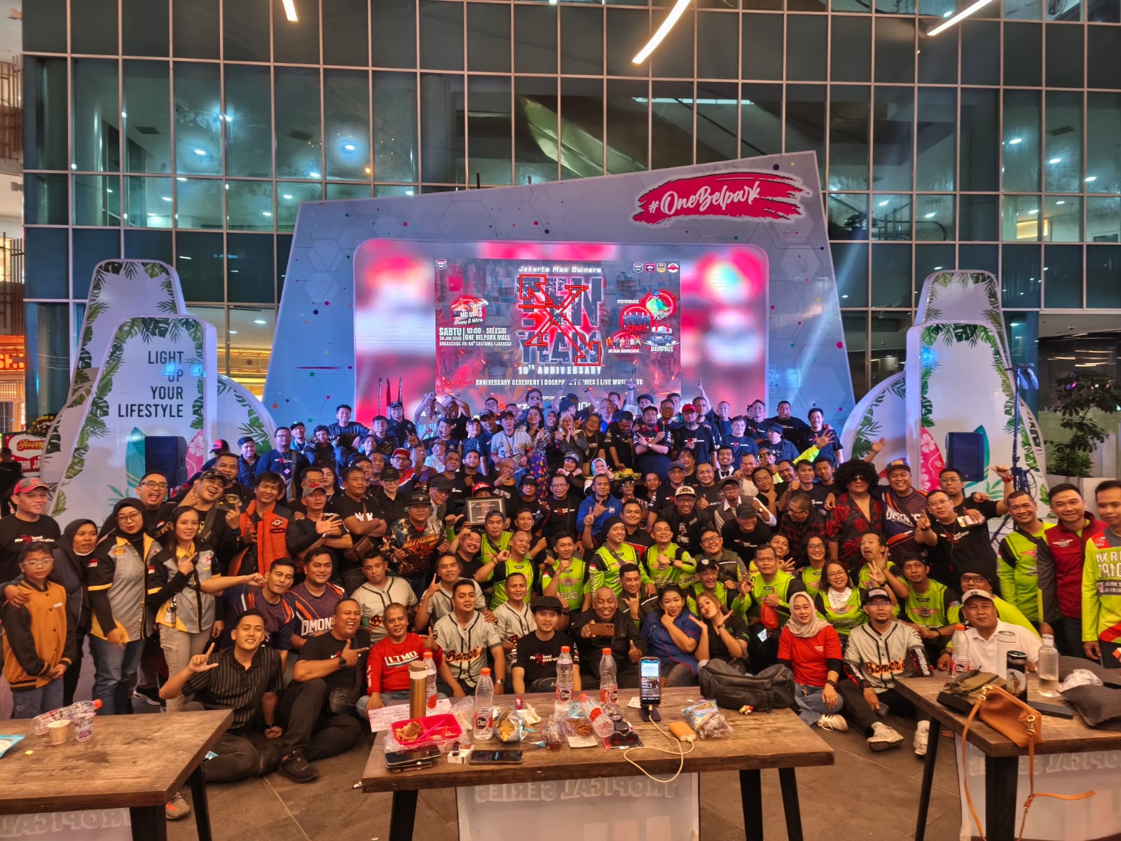 JAKARTA MAX OWNER RAYAKAN 10 TAHUN DENGAN AKSI BERBAGI - 645magazine